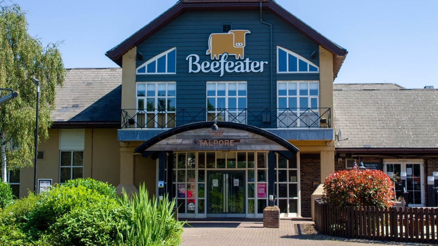 Whitbread to sell Beefeater, Brewers Fayre pubs in UK