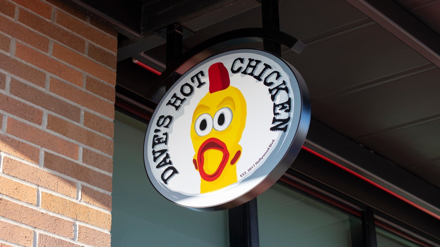 Dave’s Hot Chicken partners QSR Automations to enhance growth